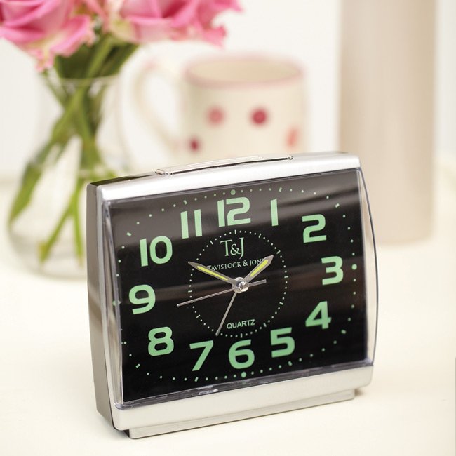 Easy-Read Glow-in-the-Dark Alarm Clock | Easylife